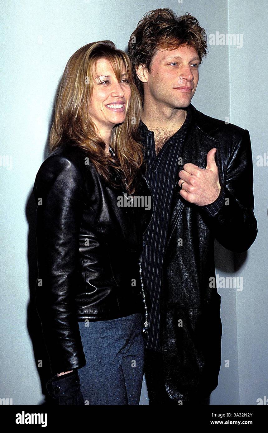 Jan. 1, 2011 - K15382KJ SD03/18/1998..NO LOOKING BACK SCREEENING AT 19 ST. LOEWS THEATER, NYC ...