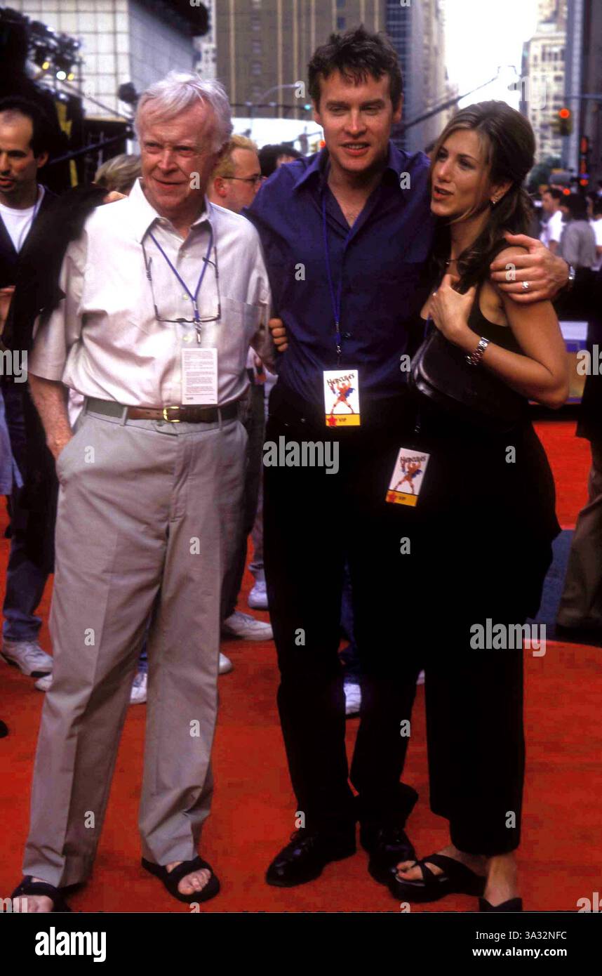 Jan. 1, 2011 - TATE DONOVAN, HIS FATHER AND JENNIFER ANISTON.6/14/1997 ...