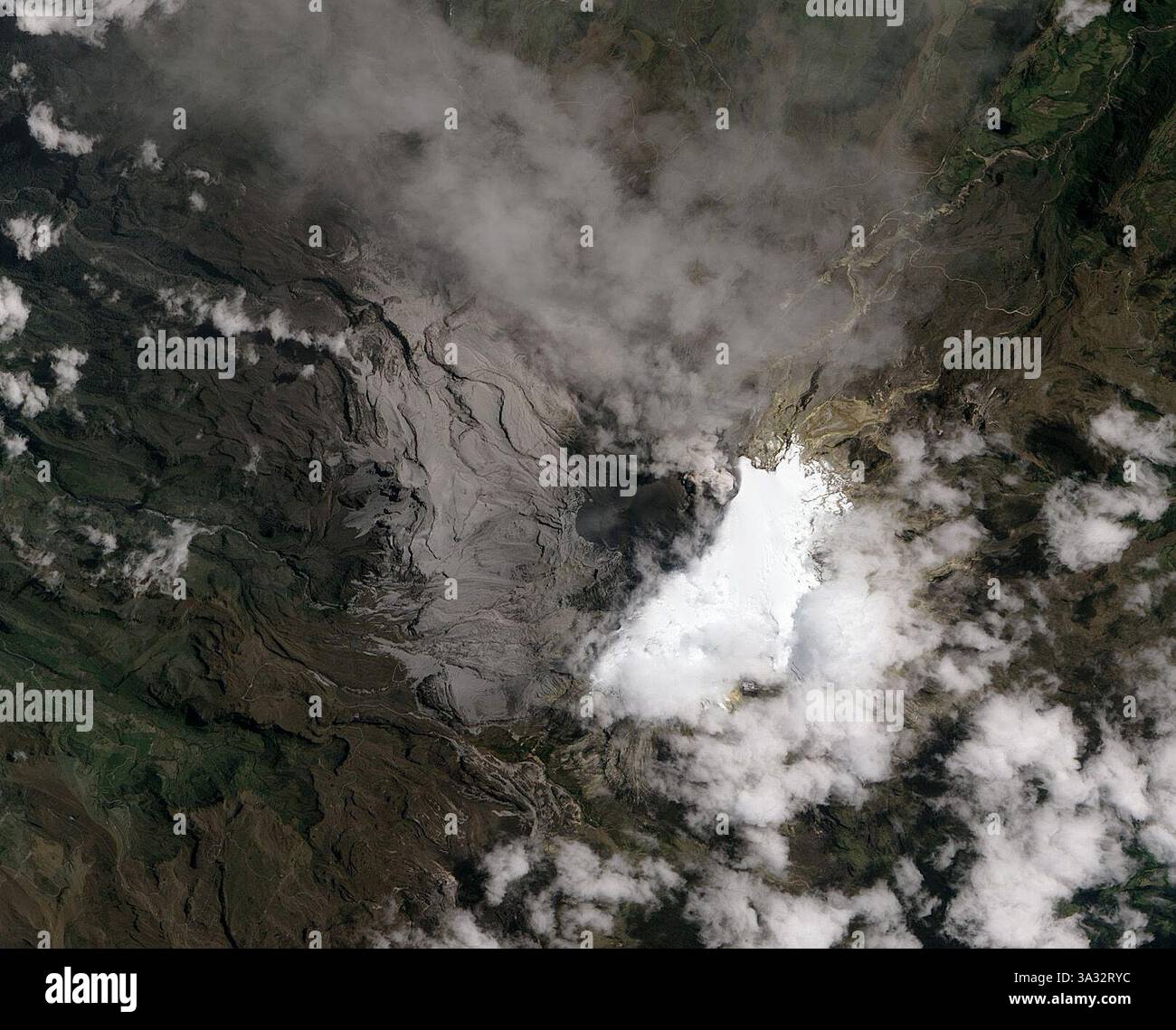 June 13, 2014 - ..Colombia. Eruption of Nevado Del Ruiz Volcano. This ...