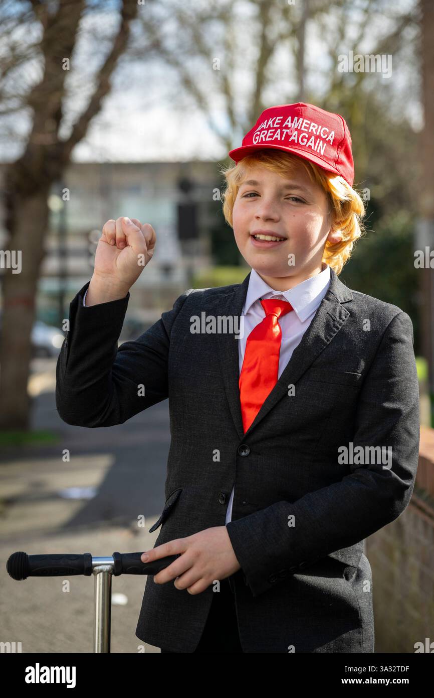Donald trump costume purim hi-res stock photography and images - Alamy
