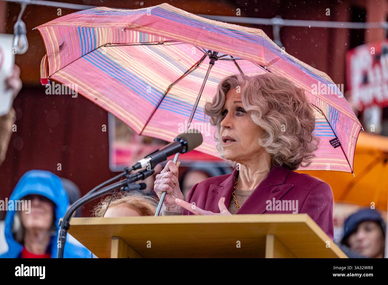 CA: Jane Fonda and Julia Louis-Dreyfus join with California Central ...