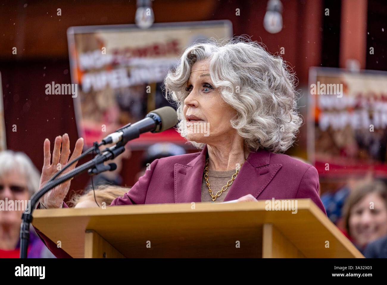 CA: Jane Fonda and Julia Louis-Dreyfus join with California Central ...