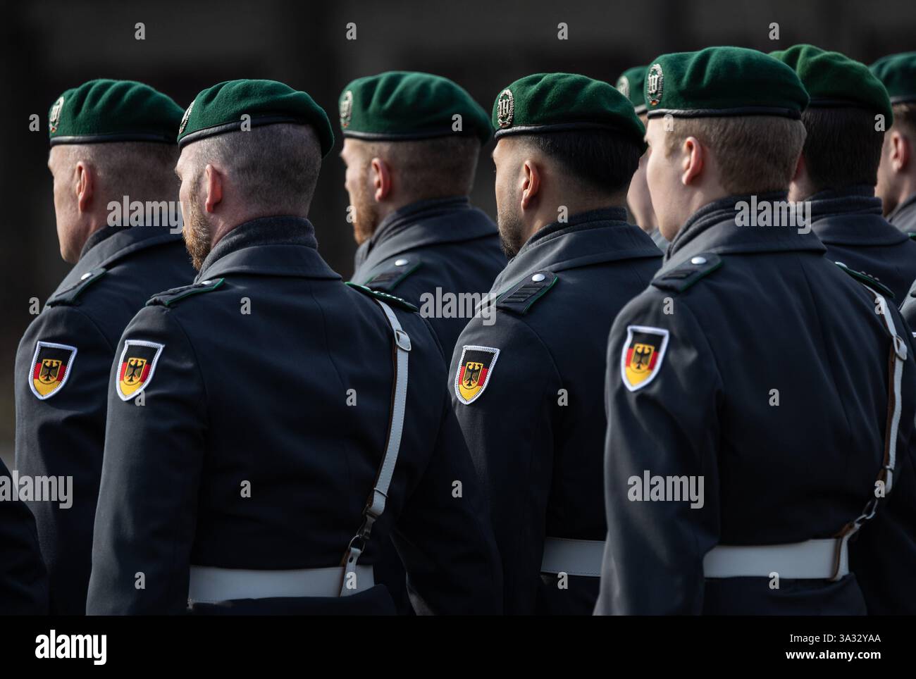14 March 2025, Berlin: Soldiers of the guard battalion stand on a ...