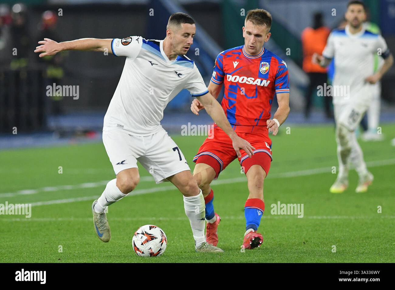 Adam Marusic of SS Lazio,Amar Memic of Viktoria Plzen during the Europa ...