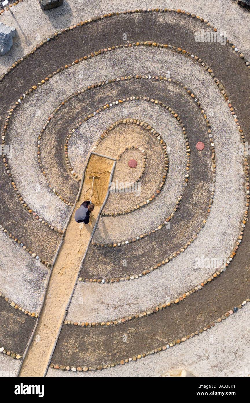 Boxberg, Germany. 14th Mar, 2025. A gardener works in the landscaped ...