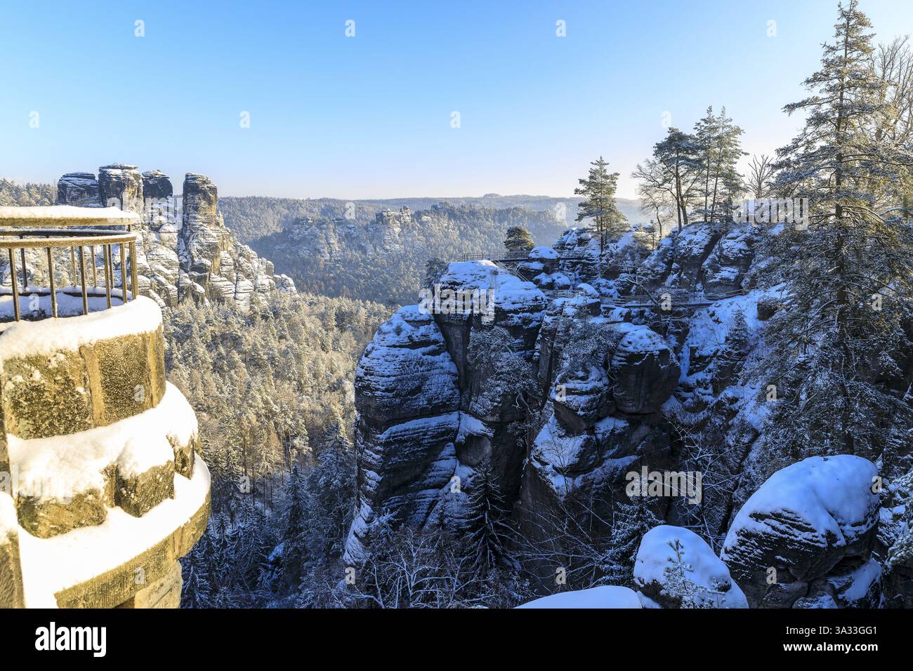 Winter view from the Bastei bridge into the Wehlgrund with Neurathener ...