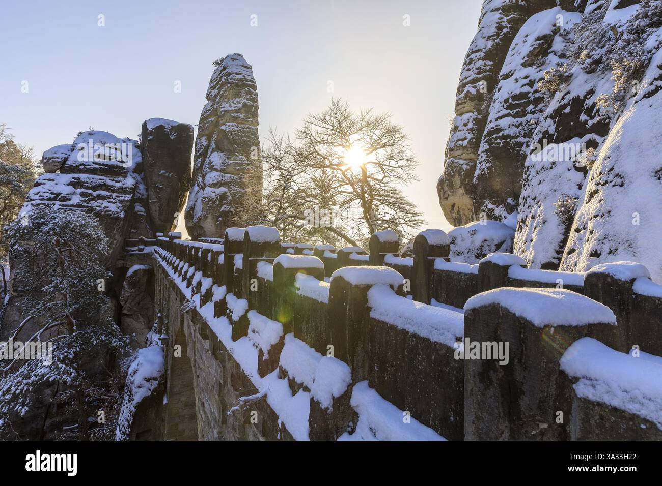 Winter morning on the Bastei bridge with morning sun and Neurathen rock ...