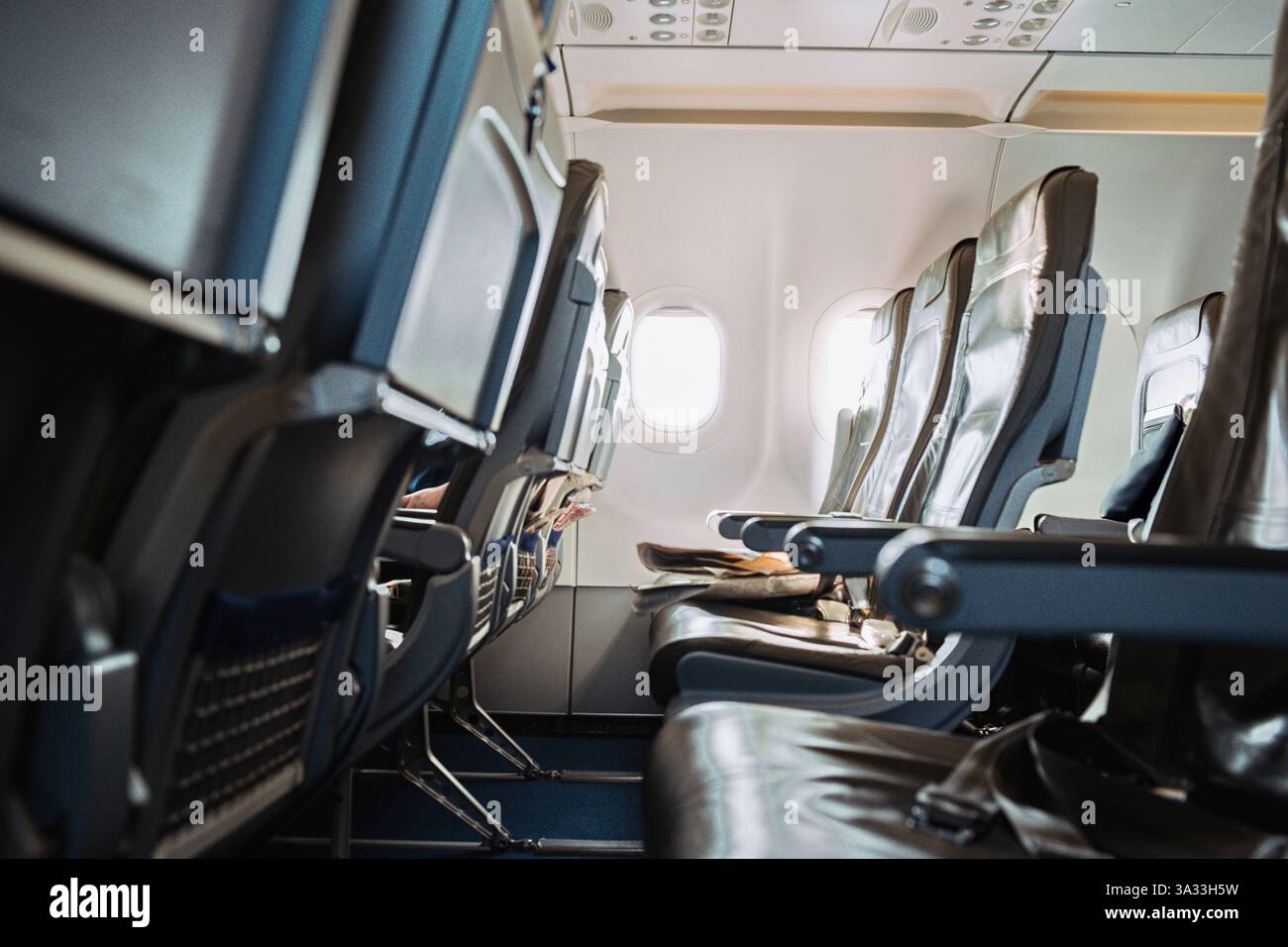 Empty seat row aboard commercial airplane, no people Stock Photo - Alamy