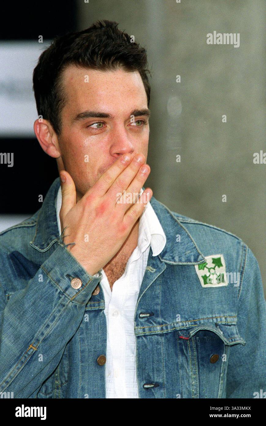 Apr. 11, 2001 - Scarborough, North Yorkshire, England - ROBBIE WILLIAMS ...