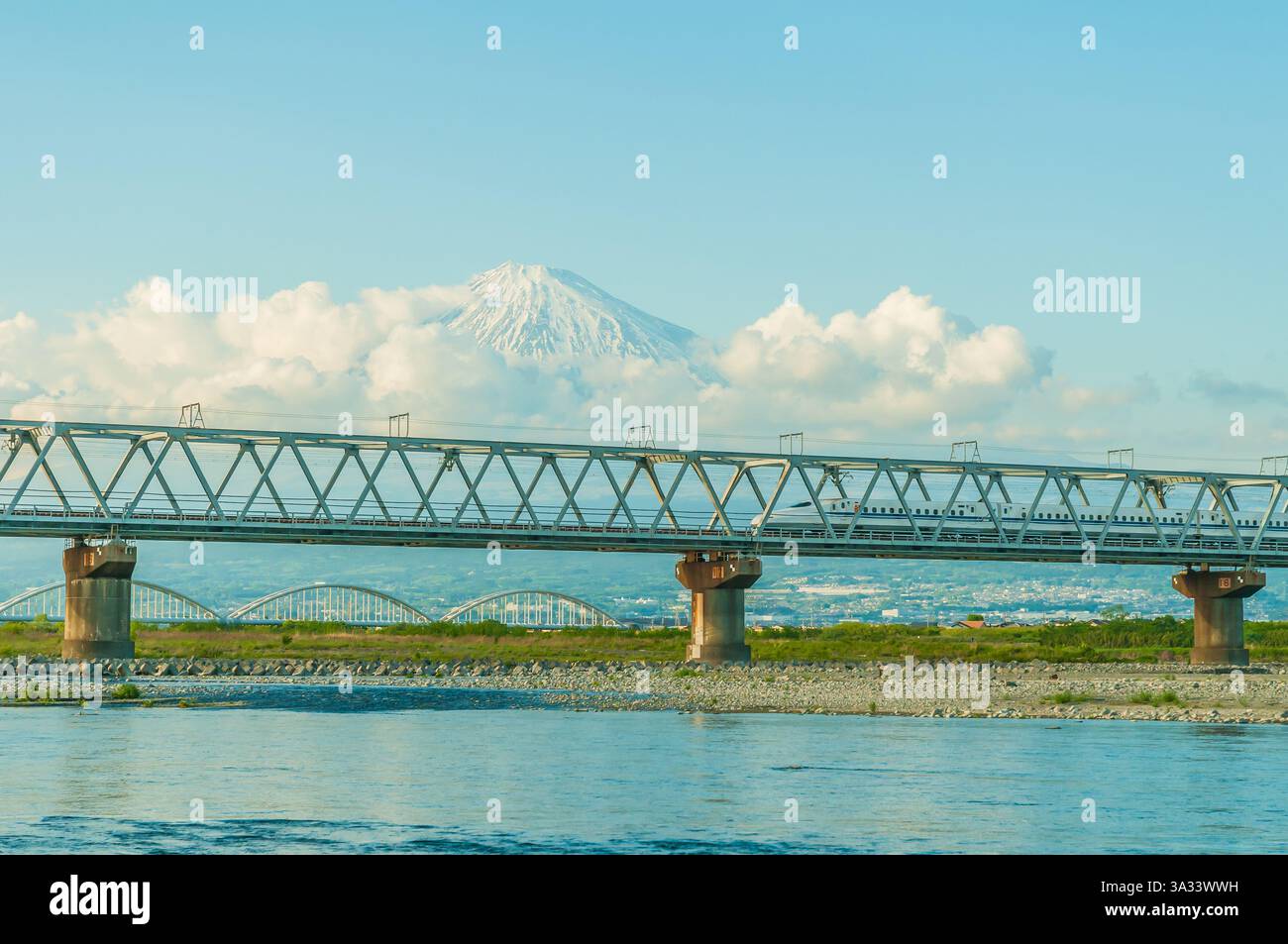 Tokaido shinkansen fujikawa bridge hi-res stock photography and images - Alamy