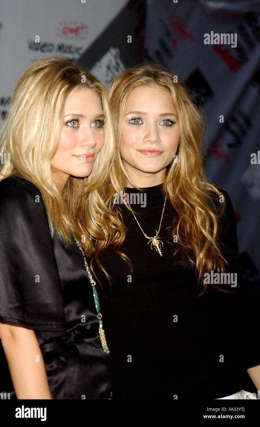 Aug. 28, 2003 - K32461AR.MTV VIDEO MUSIC AWARDS. ARRIVALS..RADIO CITY ...