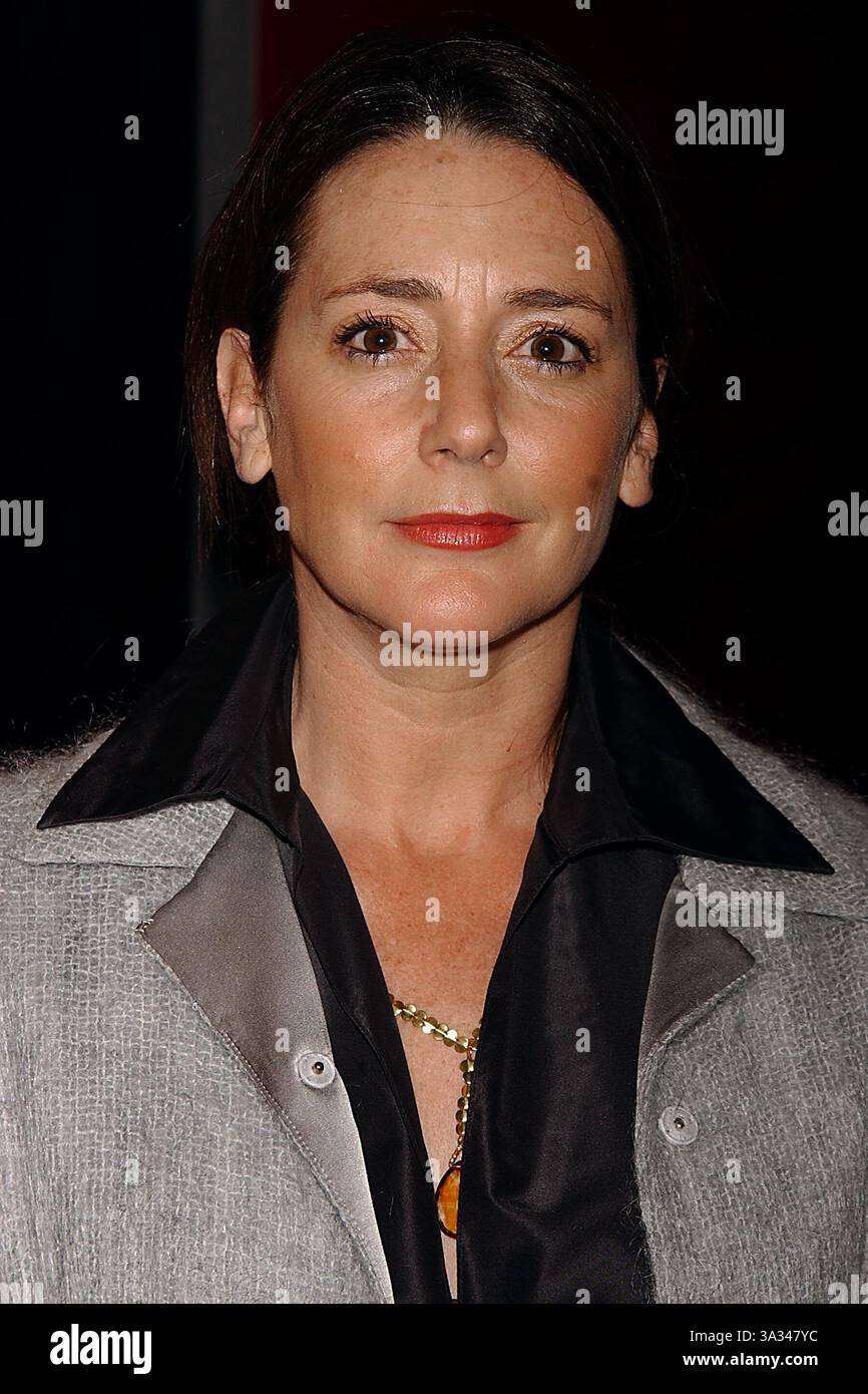 Dec. 10, 2003 - K34563AR.MONA LISA SMILE PREMIERE AT THE ZIEGFELD ...