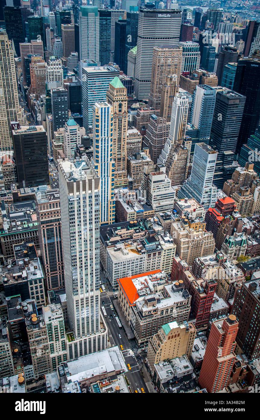 Rooftop water tanks manhattan hi-res stock photography and images - Alamy