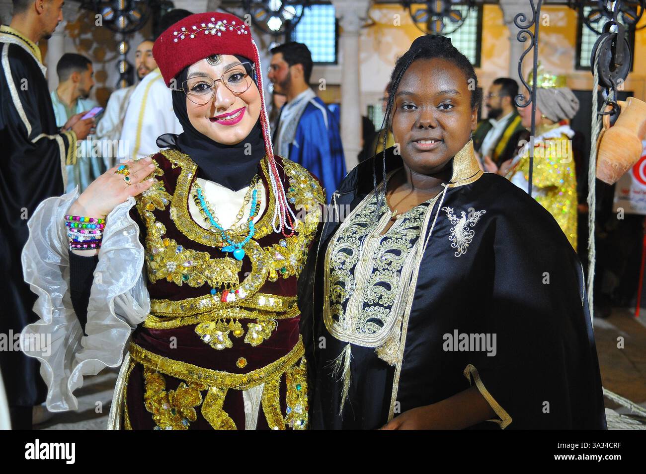 (250314) -- TUNIS, March 14, 2025 (Xinhua) -- Tunisian women wearing ...