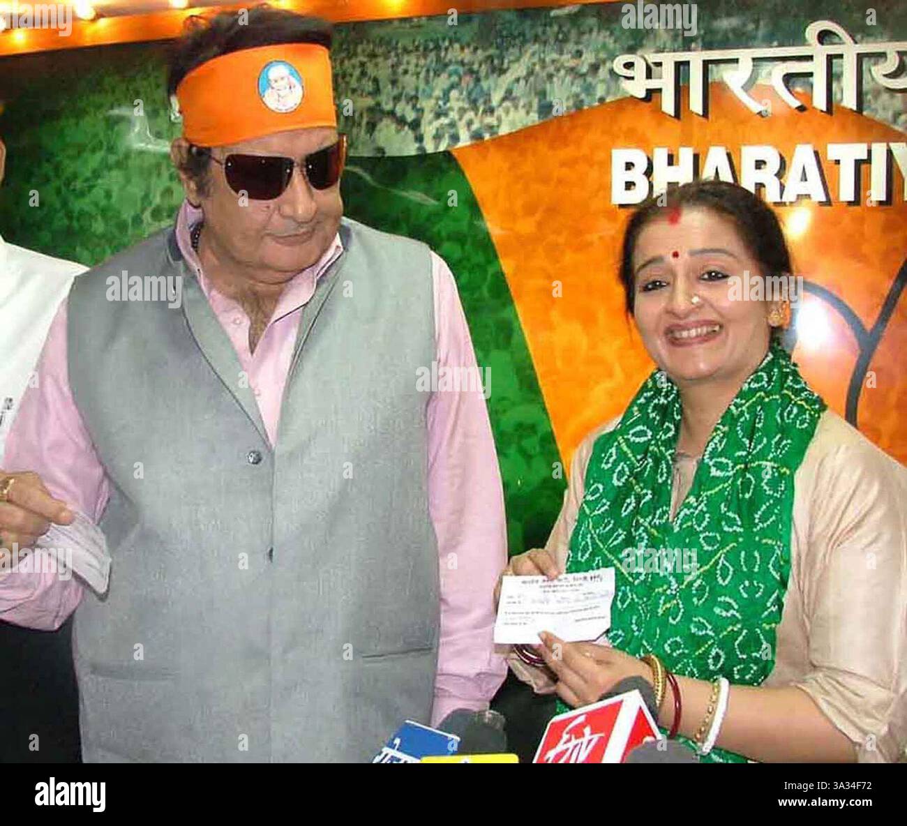Manoj kumar hi-res stock photography and images - Alamy