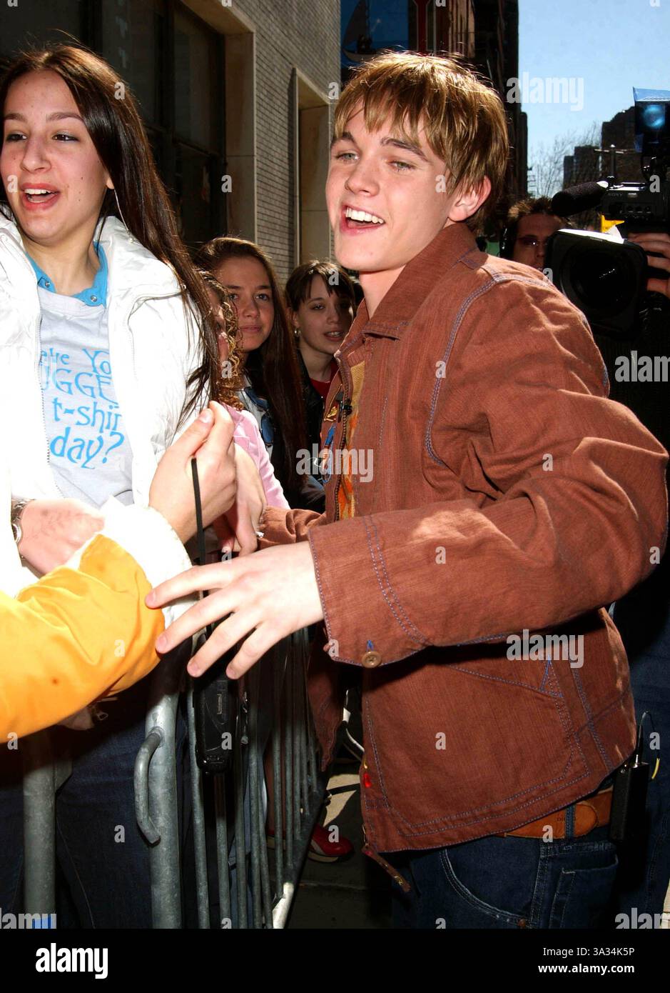 Mar. 28, 2004 - K36332AR.PREMIERE SCREENING OF ''ELLA ENCHANTED'' AT ...