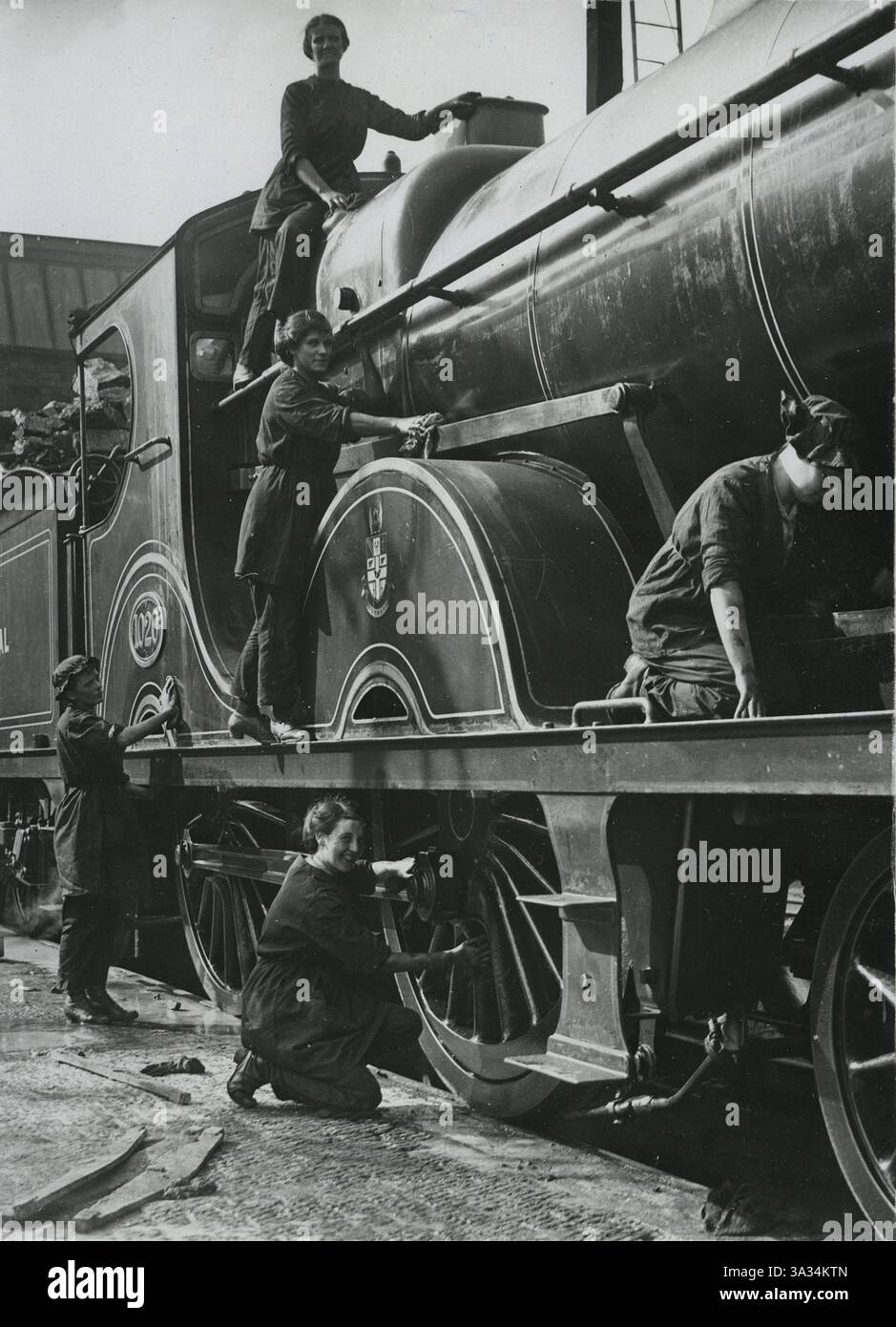More details A gang of women locomotive cleaners working on Great ...