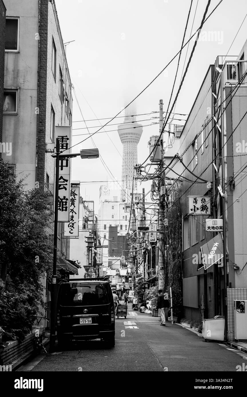 Tokyo street lights Black and White Stock Photos & Images - Alamy