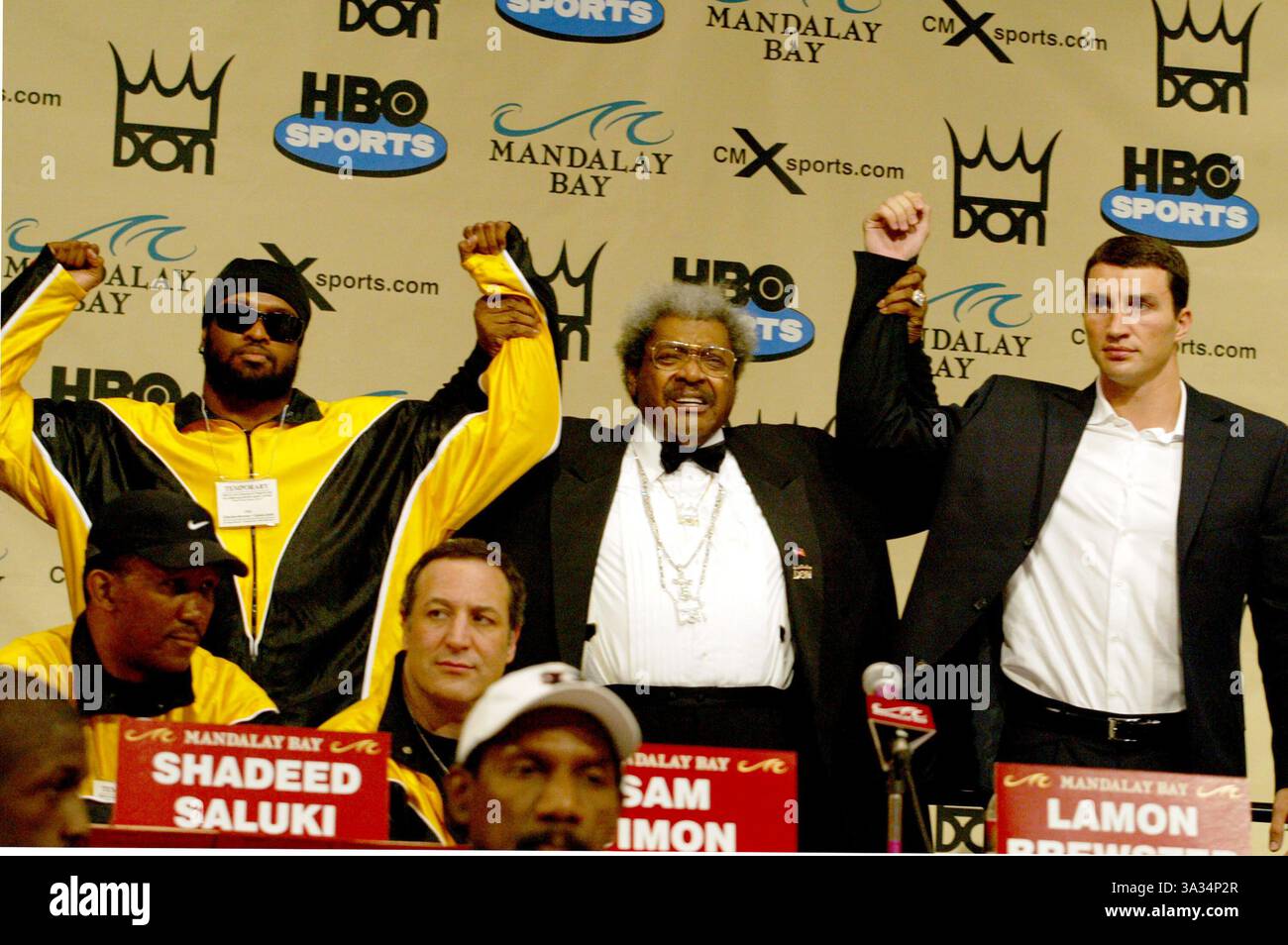 Apr 07, 2004; Las Vegas, NV, USA; Boxing promoter DON KING (C) introducing boxers WLADIMIR ...