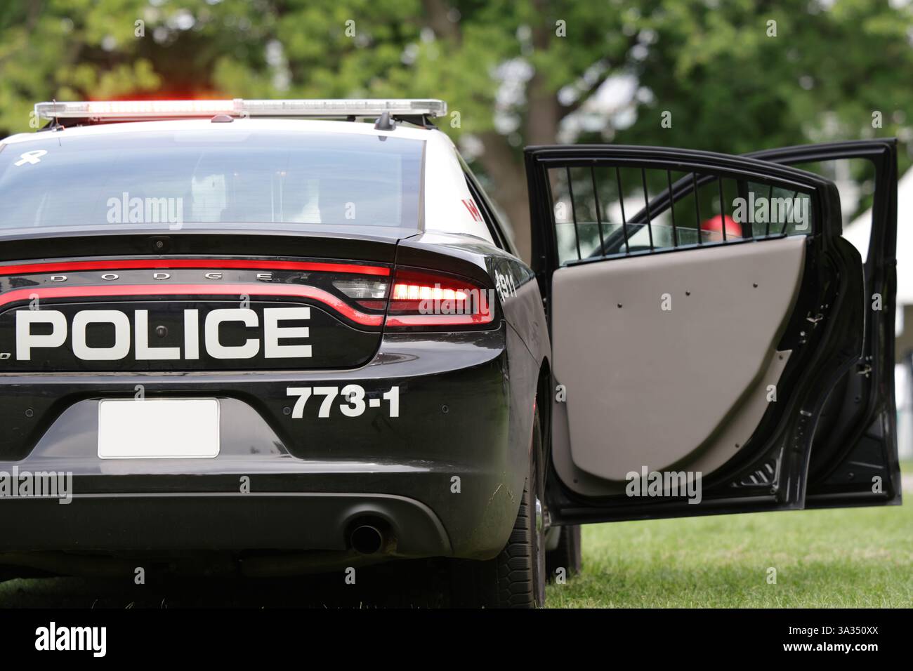 Police car back of emergency vehicle Stock Photo - Alamy