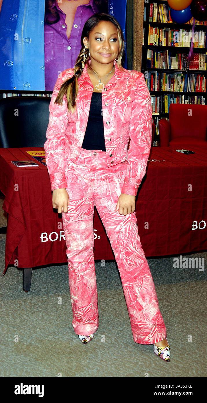 Raven symone borders books hi-res stock photography and images - Alamy