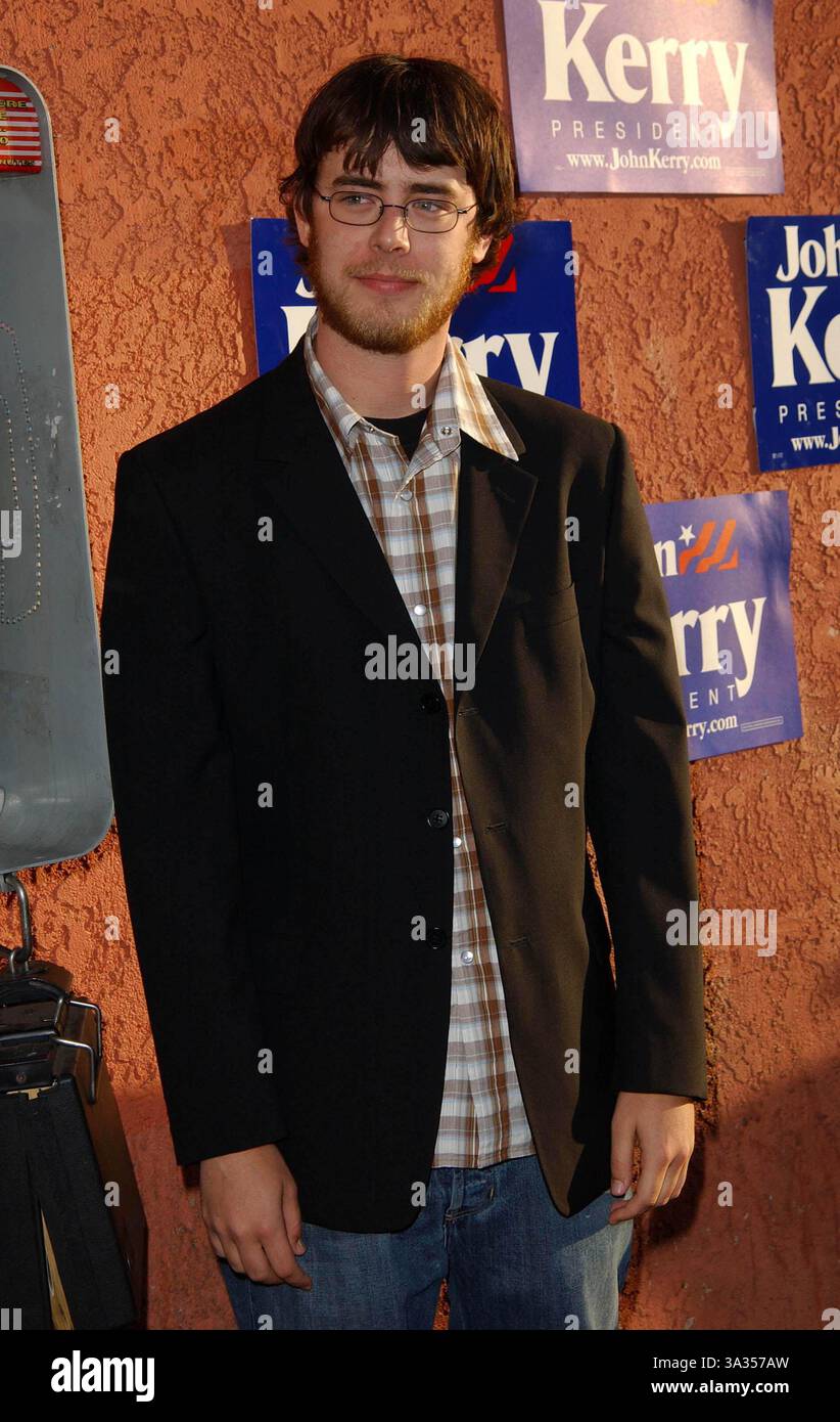 July 6, 2004 - Hollywood, CALIFORNIA, USA - K37987FB.HOLLYWOOD GATHERS ...