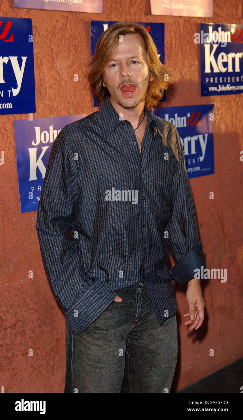 July 6, 2004 - Hollywood, CALIFORNIA, USA - K37987FB.HOLLYWOOD GATHERS ...