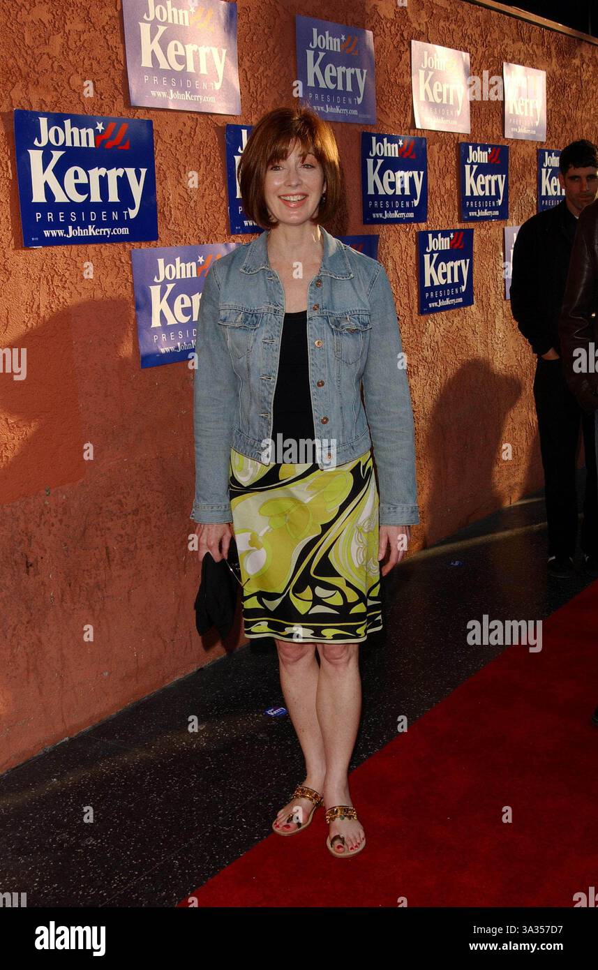 July 6, 2004 - Hollywood, CALIFORNIA, USA - K37987FB.HOLLYWOOD GATHERS ...