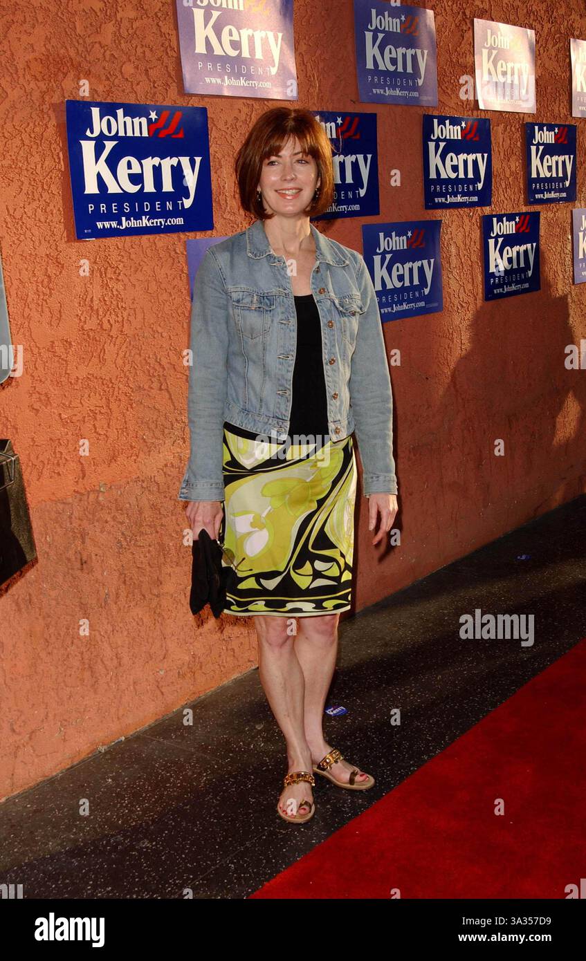 July 6, 2004 - Hollywood, CALIFORNIA, USA - K37987FB.HOLLYWOOD GATHERS ...