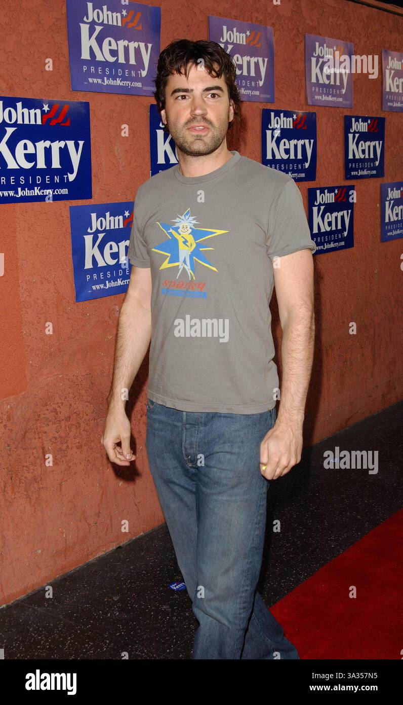 July 6, 2004 - Hollywood, CALIFORNIA, USA - K37987FB.HOLLYWOOD GATHERS ...