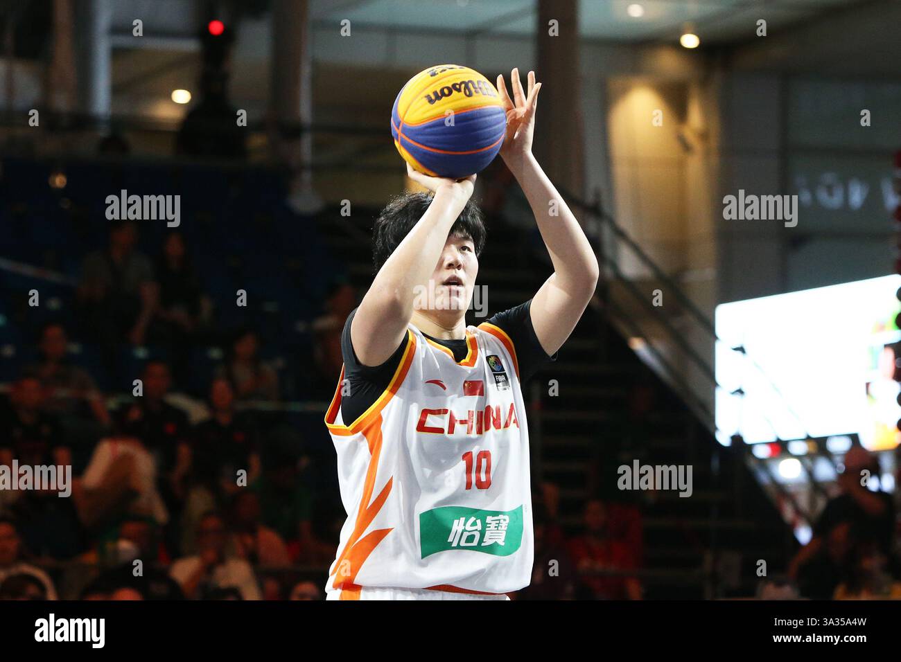 (250314) -- BANGKOK, March 14, 2025 (Xinhua) -- Zhang Jianping of China ...