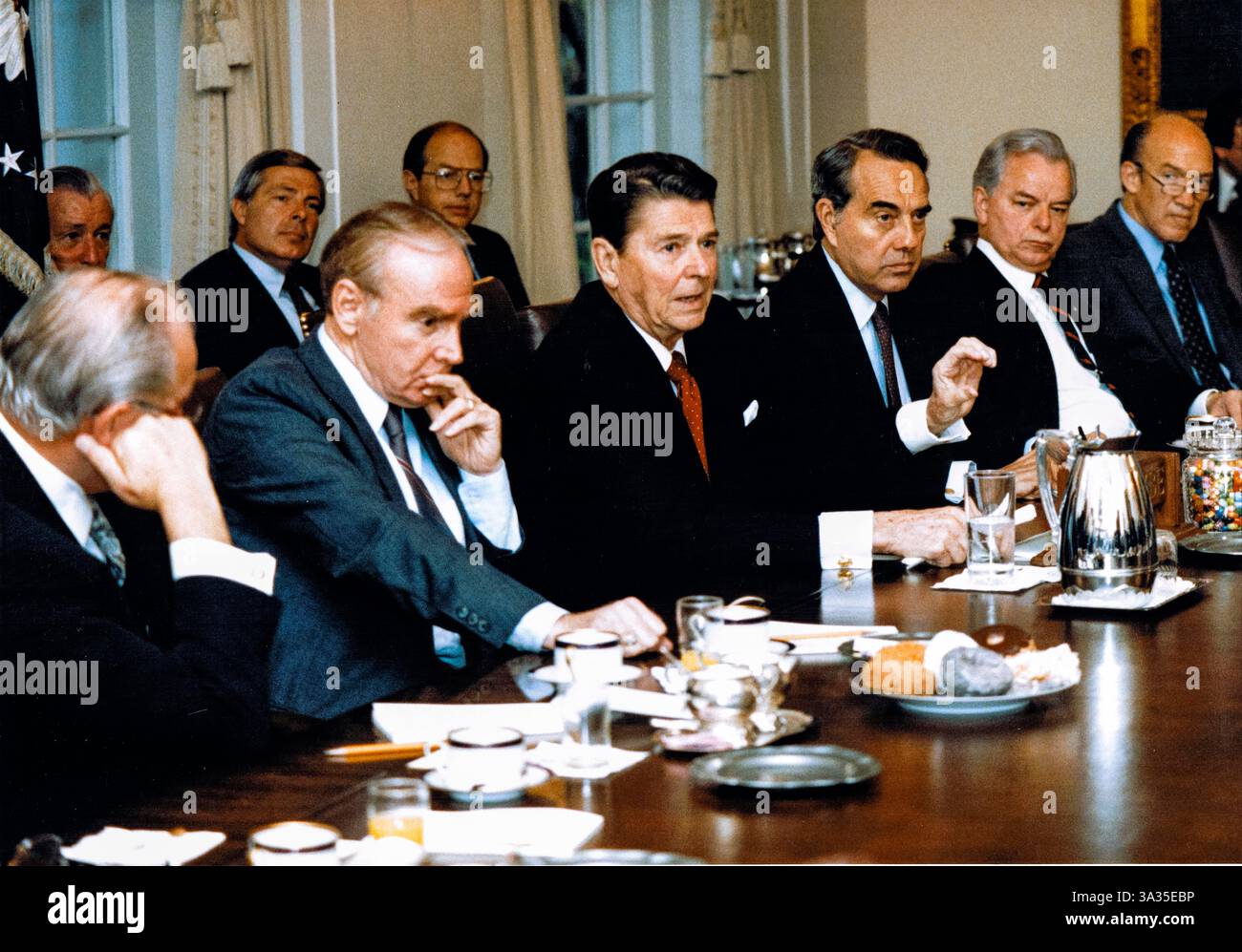 United States President Ronald Reagan meets in the Cabinet Room of the ...