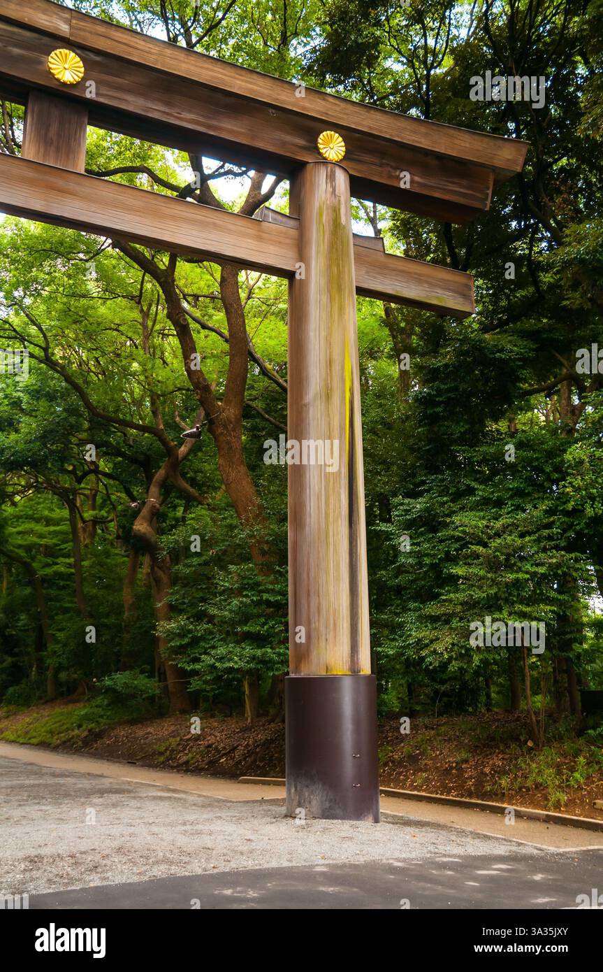 Torii gate shintoism icon hi-res stock photography and images - Alamy