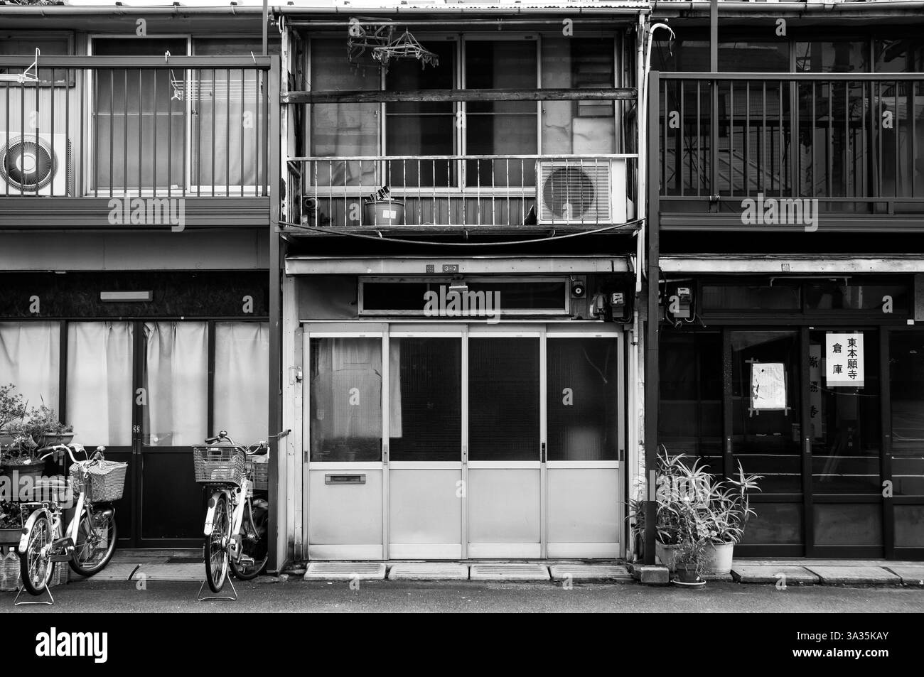 Old Japanese House Stock Photo - Alamy