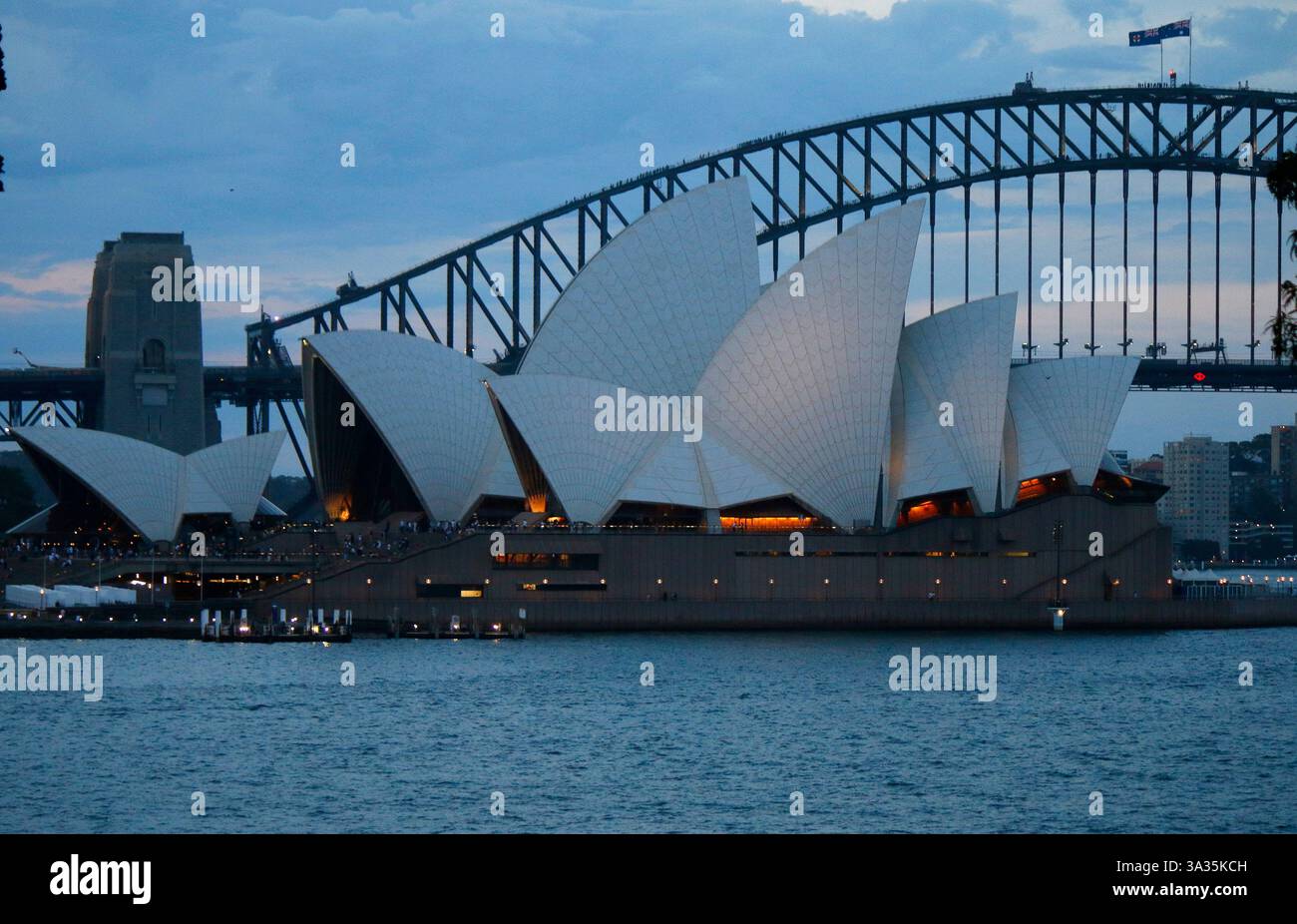 Harbour Bridge, Opera House von Mrs Macquarie's Chair aus gesehen ...