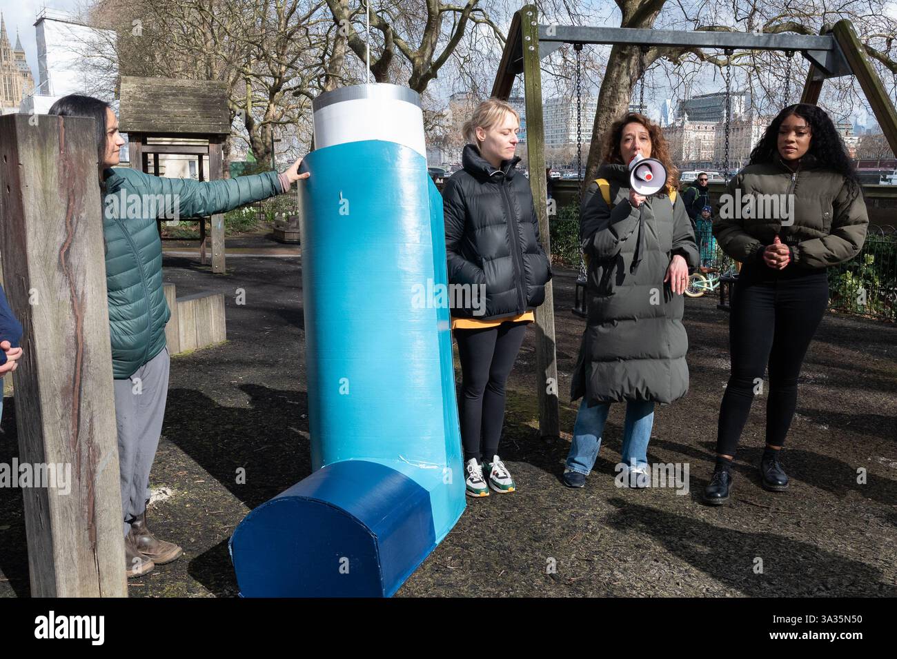 Giant inhaler hi-res stock photography and images - Alamy