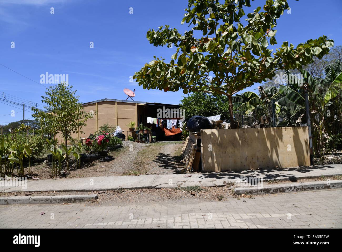 Typical local village homes in Costa Rica Stock Photo - Alamy