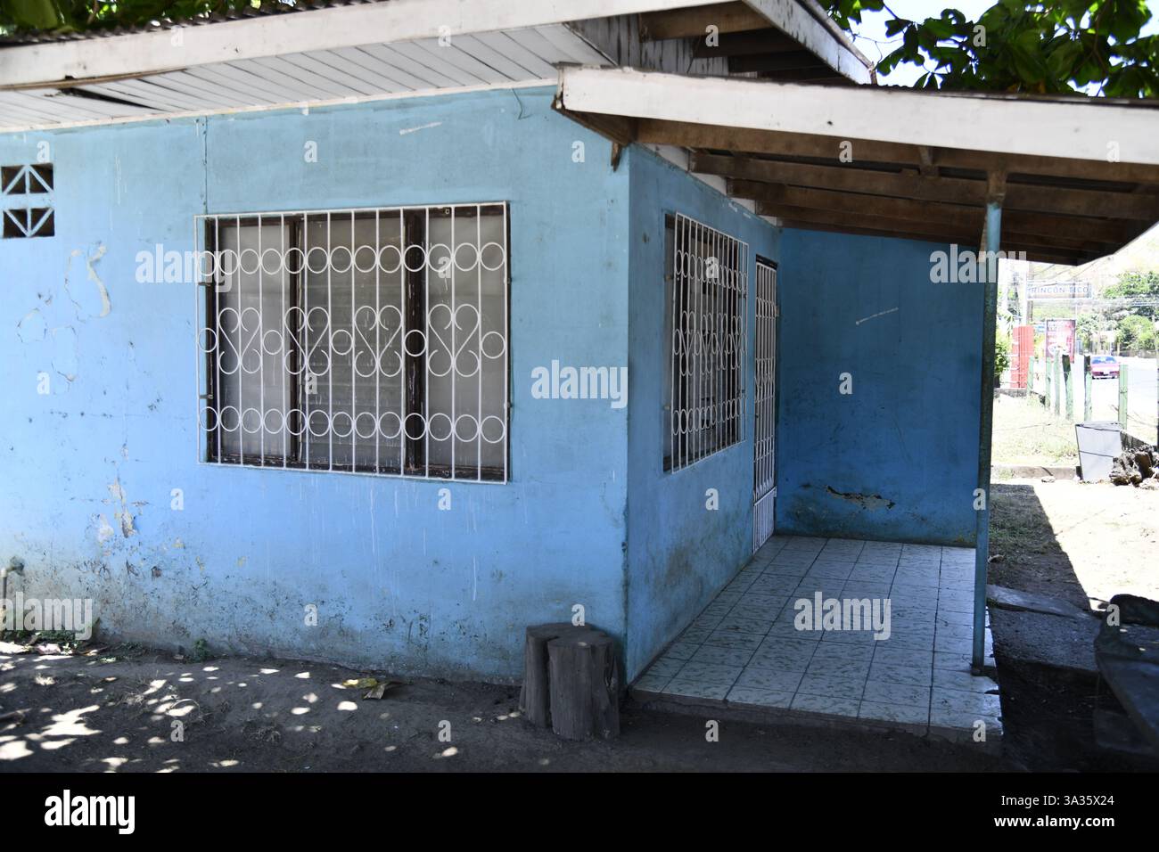 Typical local village homes in Costa Rica Stock Photo - Alamy