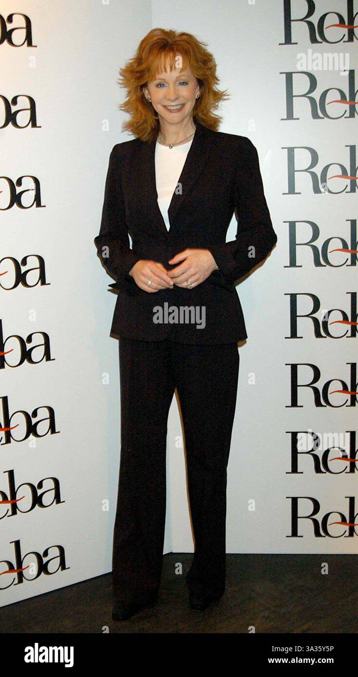 Reba mcentire 2004 hi-res stock photography and images - Alamy