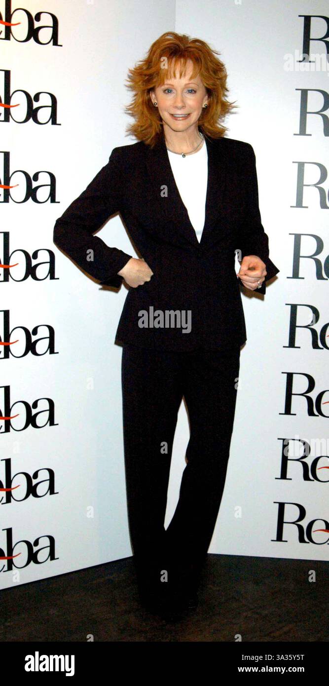 Reba mcentire 2004 hi-res stock photography and images - Alamy