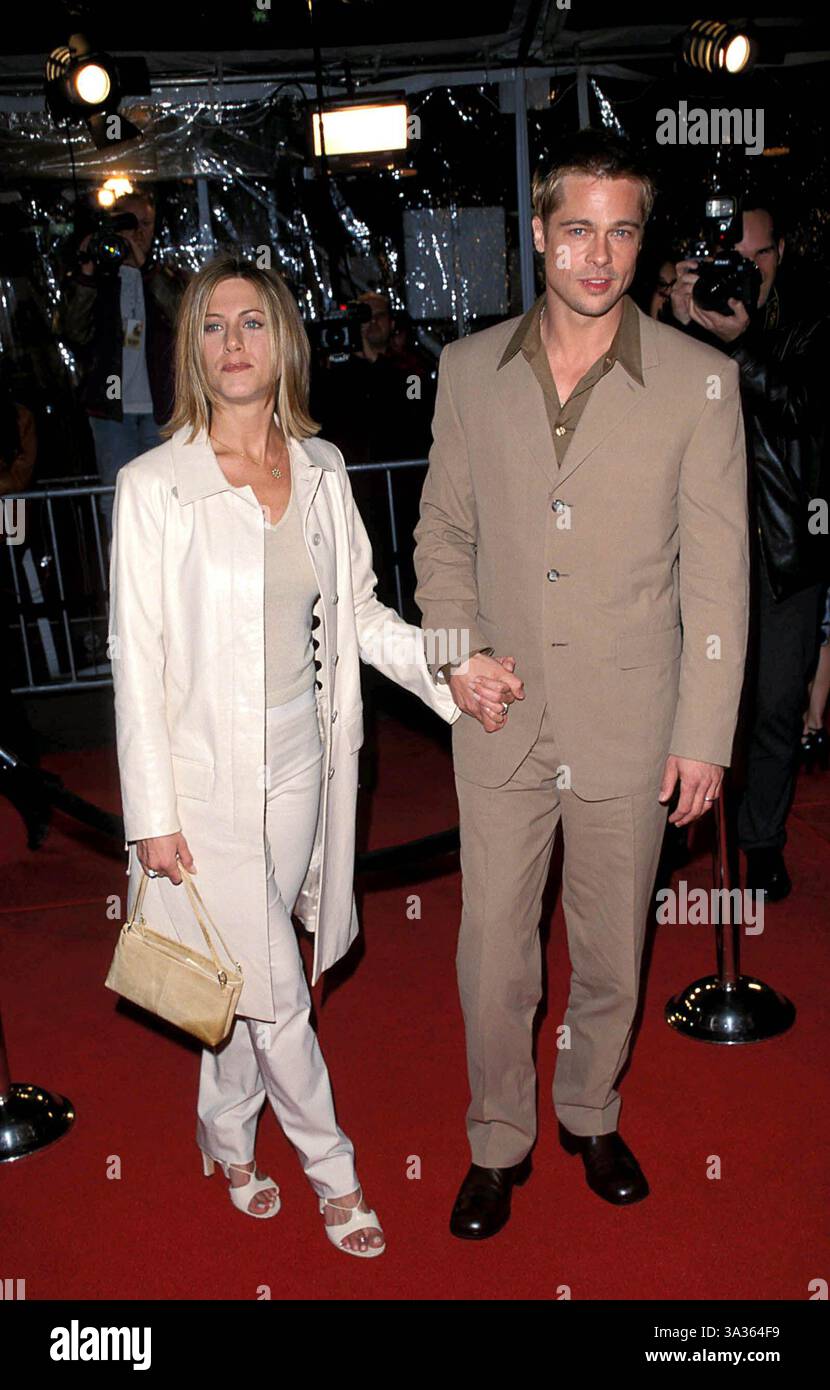 Jan. 10, 2005 - K21163FB.2-24-2001.'' THE MEXICAN '' PREMIERE AT THE ...