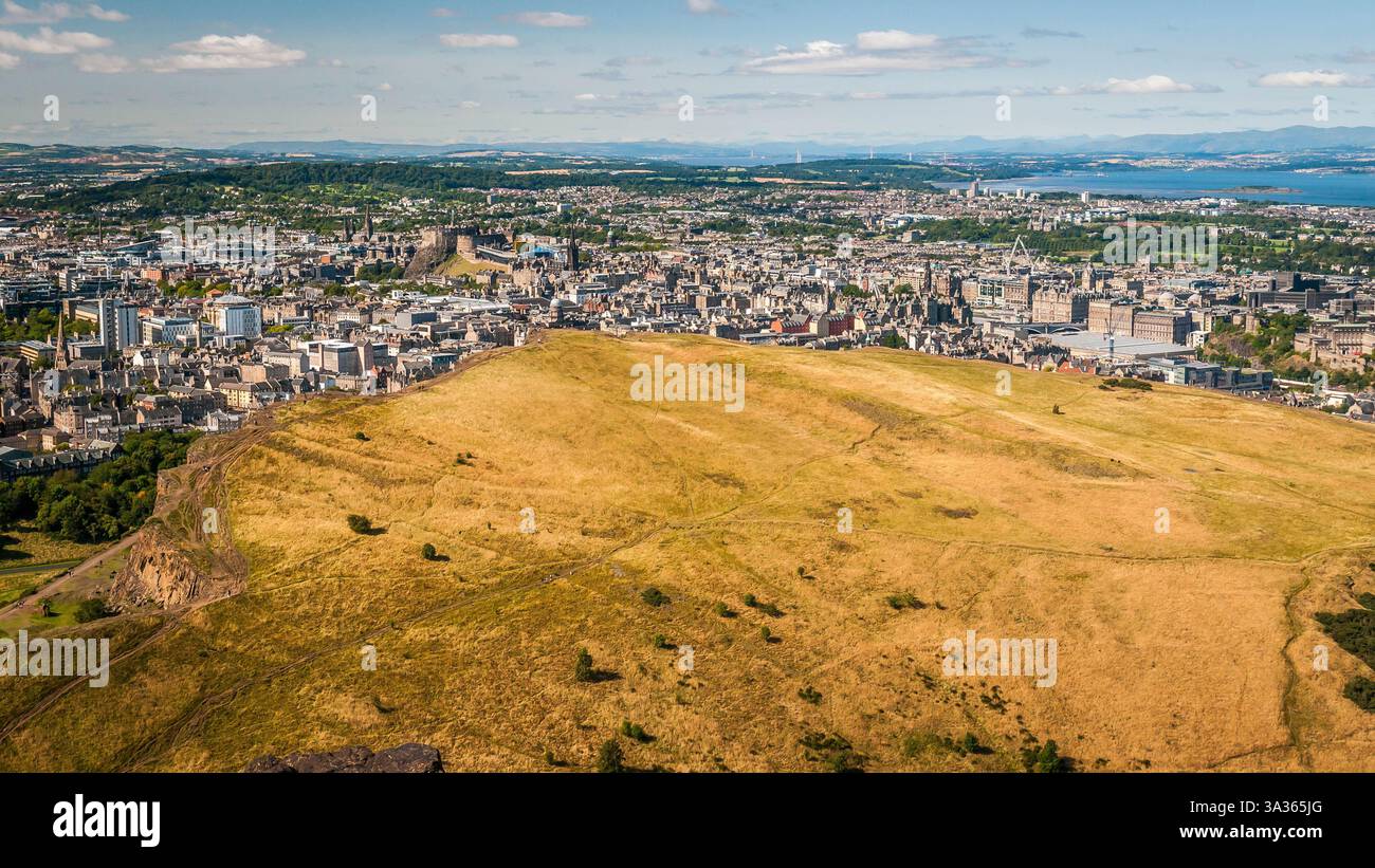 Holyrood park cliff view edinburgh hi-res stock photography and images ...