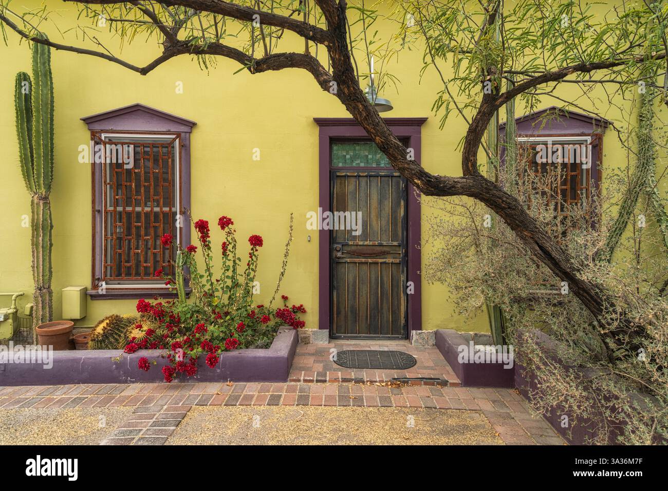 Adobe house desert arizona hi-res stock photography and images - Alamy