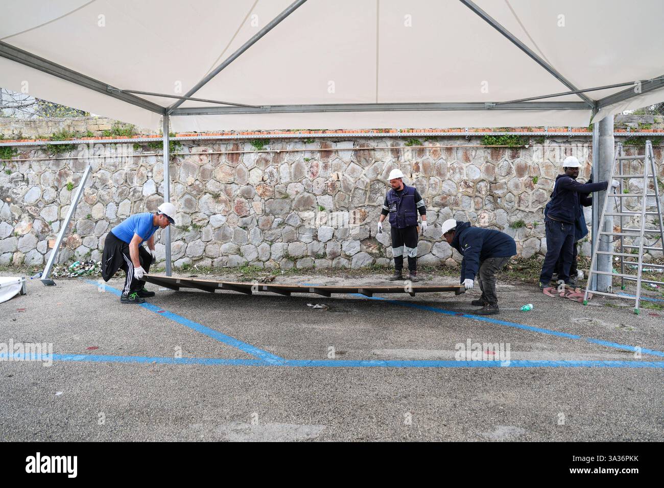 Areas affected by the earthquake between Bagnoli, Pozzuoli Naples 03/14 ...