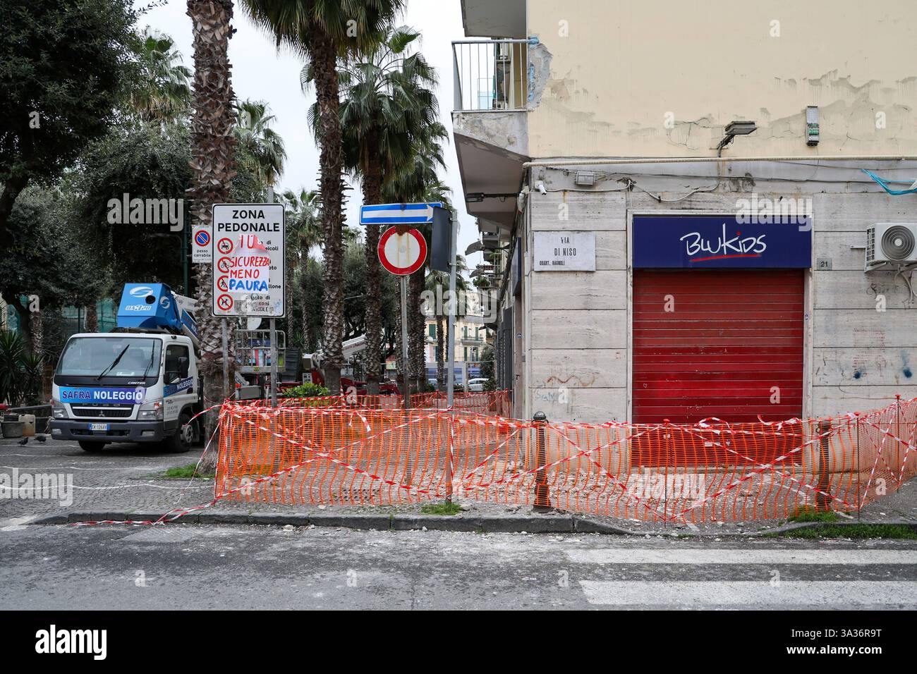 Areas affected by the earthquake between Bagnoli, Pozzuoli Naples 03/14 ...