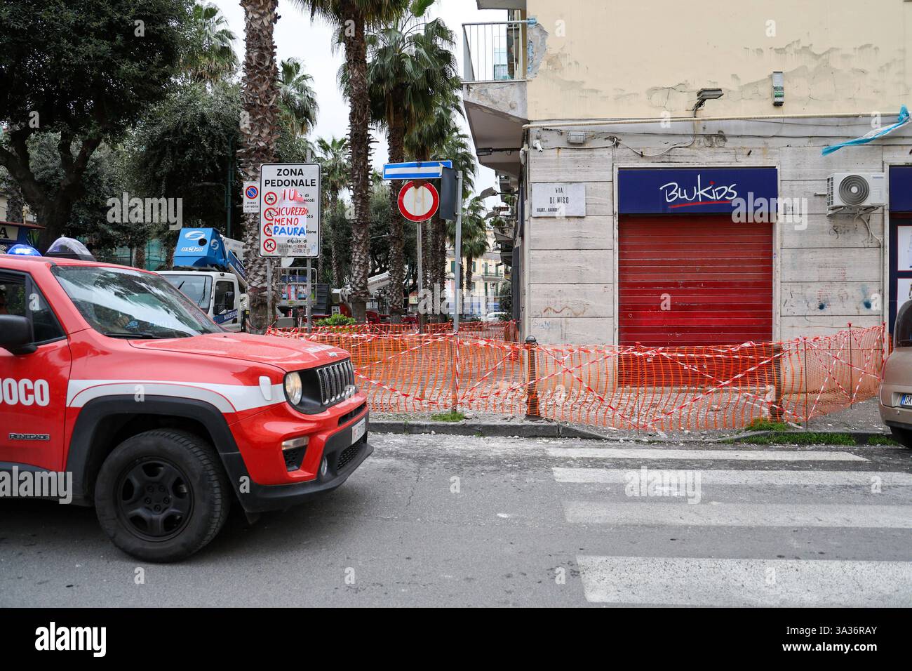 Areas affected by the earthquake between Bagnoli, Pozzuoli Naples 03/14 ...