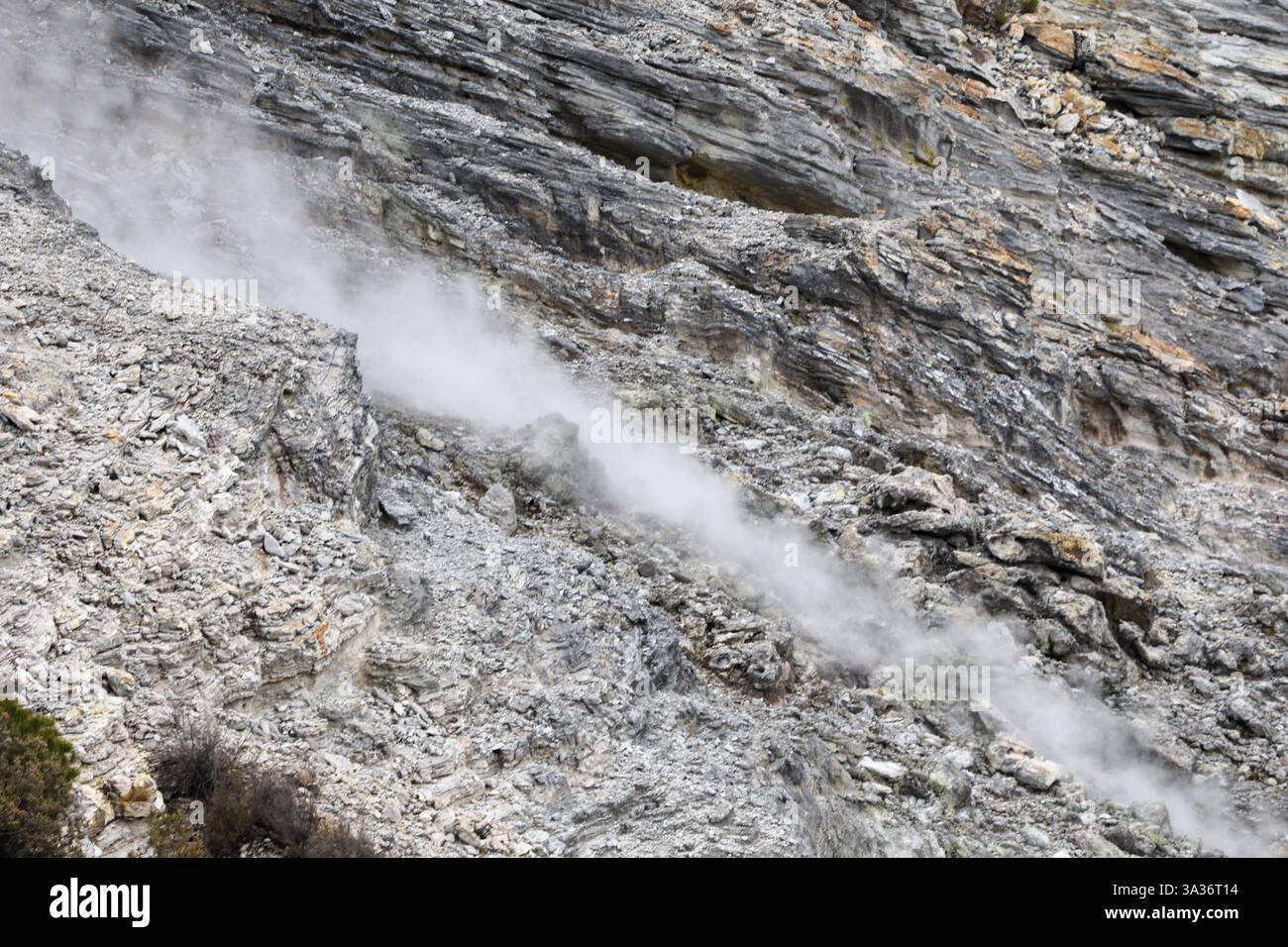 Areas affected by the earthquake between Bagnoli, Pozzuoli Naples 03/14 ...