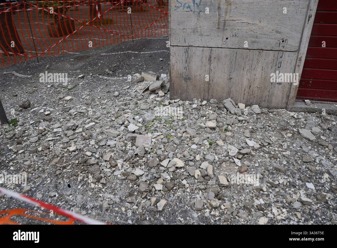 Areas affected by the earthquake between Bagnoli, Pozzuoli Naples 03/14 ...
