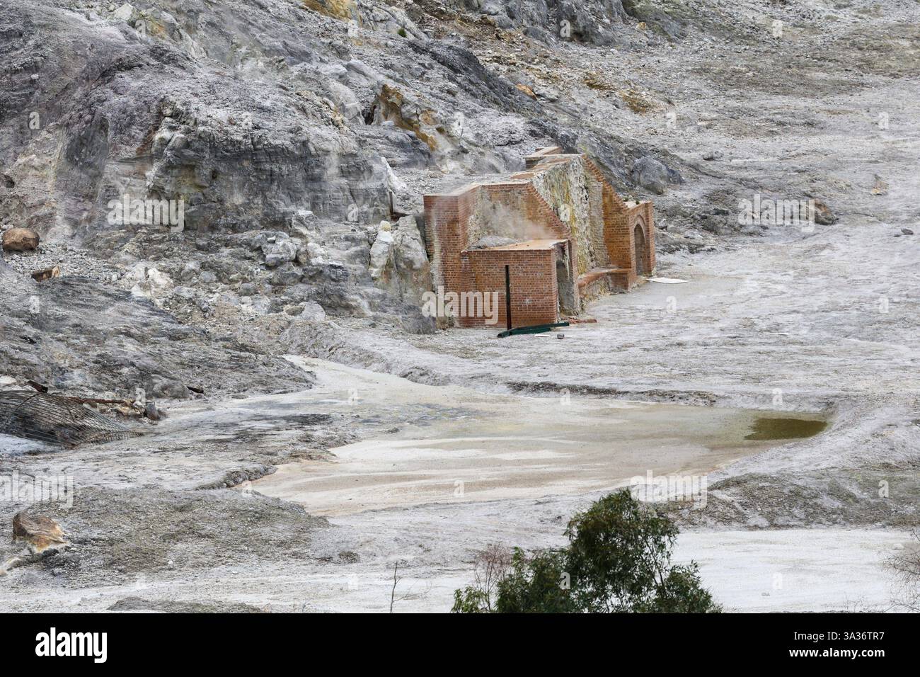Areas affected by the earthquake between Bagnoli, Pozzuoli Naples 03/14 ...