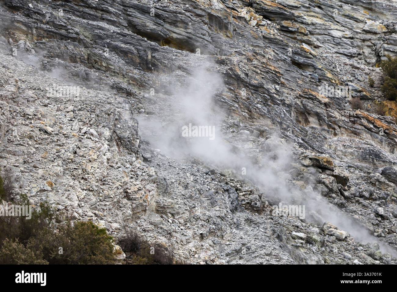 Napoli, Campania, Italia. 14th Mar, 2025. Naples 03/14/2025 damage ...